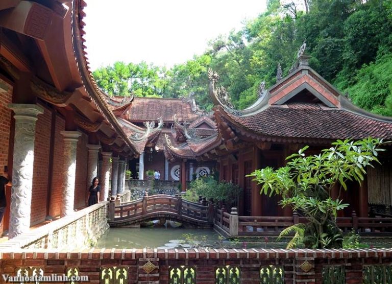 Chùa Địa Tạng Phi Lai Tự (chùa Đùng) ở Thanh Liêm, Hà Nam